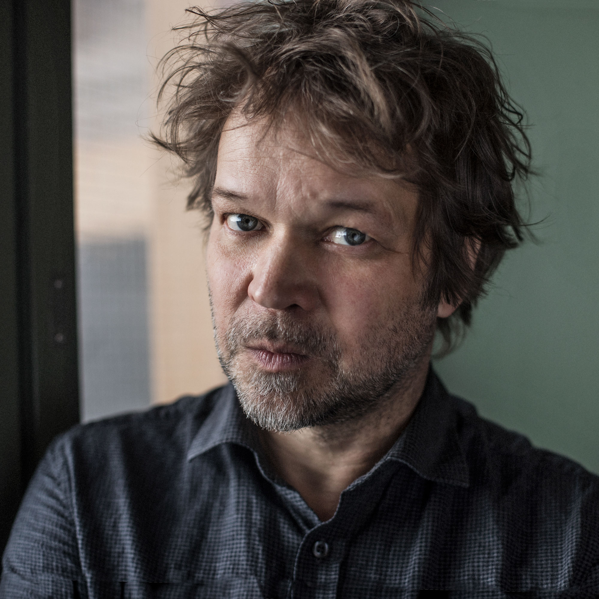 Fyra författare och fyra fotografer leker viskleken