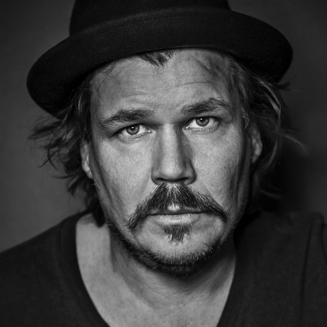 Fyra författare och fyra fotografer leker viskleken